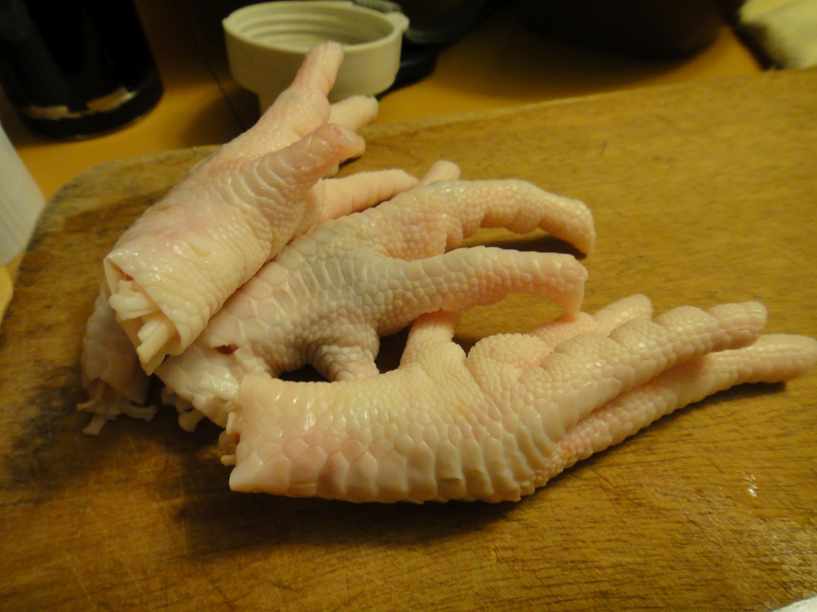 Yuli's food Lab: How do you make the famous bizarre food: Chicken Feet