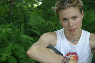 "Caminemos juntas a la par" : Un poquito de mí? ... Adoro a Ember Swift