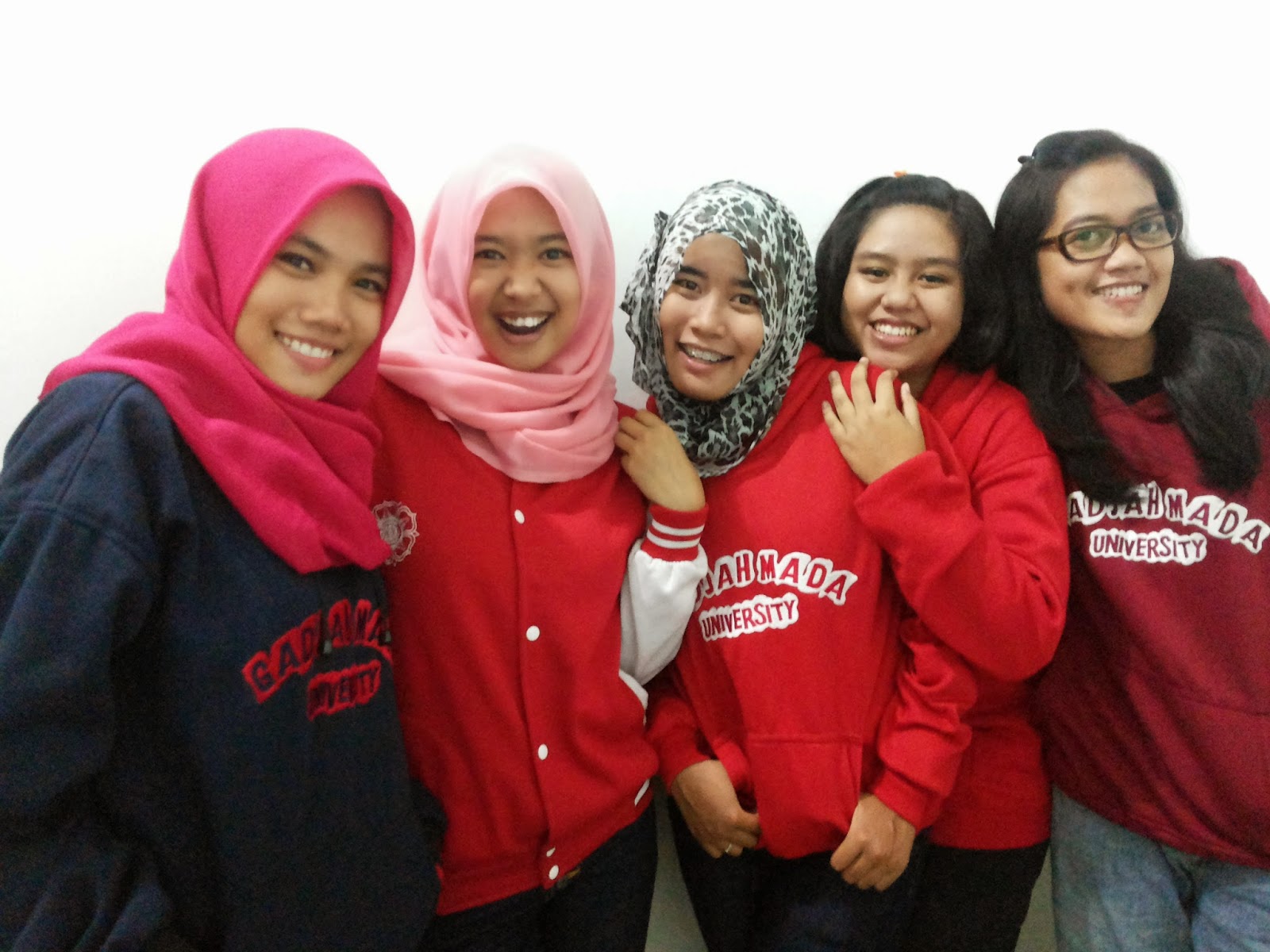 ATINA CLOTHING - JAKET KAMPUS JOGJA: jaket kampus UGM..