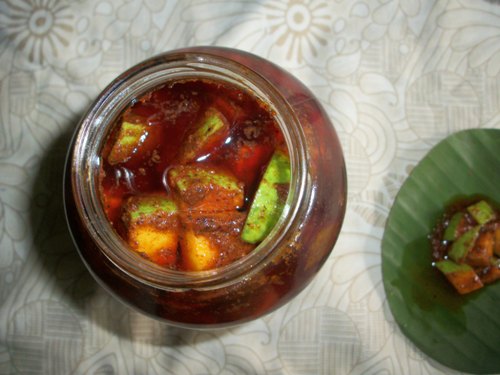 Andhra Avakaaya / Andhra Raw Mango Pickle / Mango Aavakaaya - Yummy Tummy