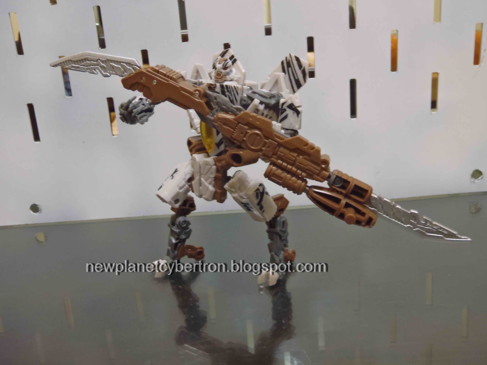 New Planet Cybertron: Transformers Review – Starscream (DOTM Deluxe)