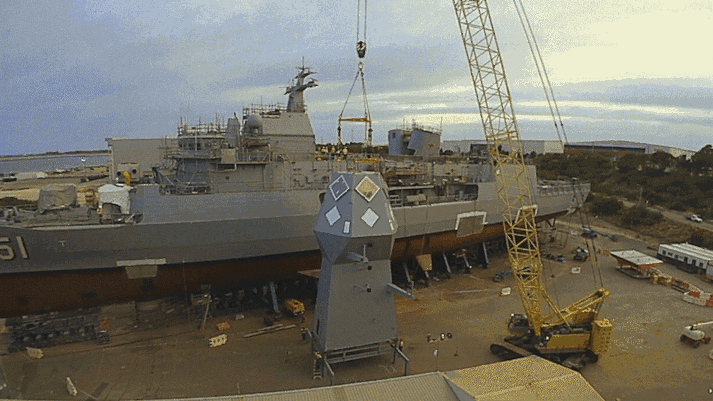 DEFENSE STUDIES: AMCAP Upgrade: HMAS Arunta Gets New Mast