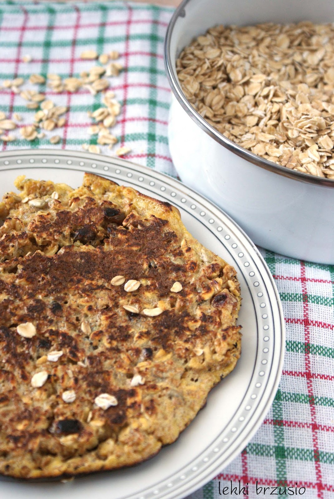 Lekki brzusio.: Placek owsiany