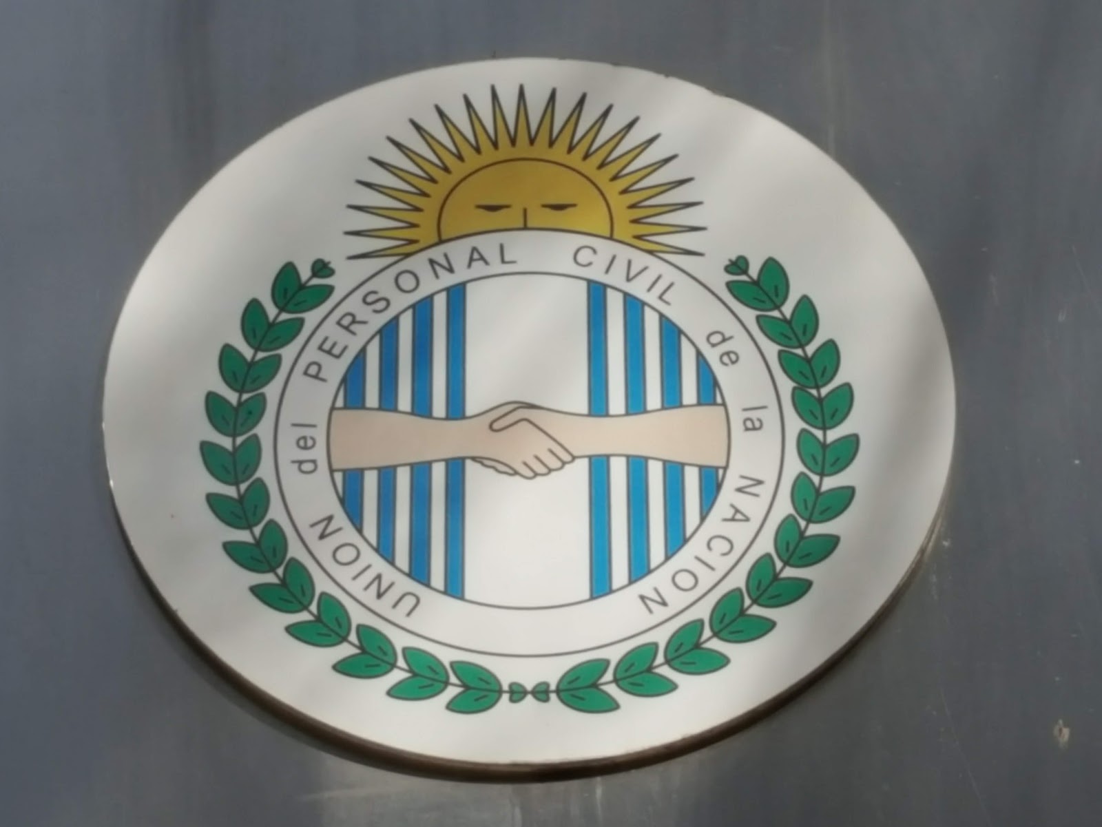 Heráldica en la Argentina: Escudo de la Unión del Personal Civil de la ...