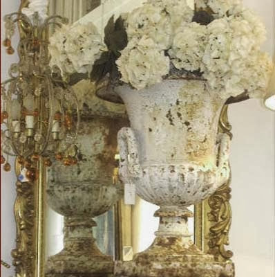 FOCAL POINT STYLING: DECORATING WITH URNS FOR THE SEASONS