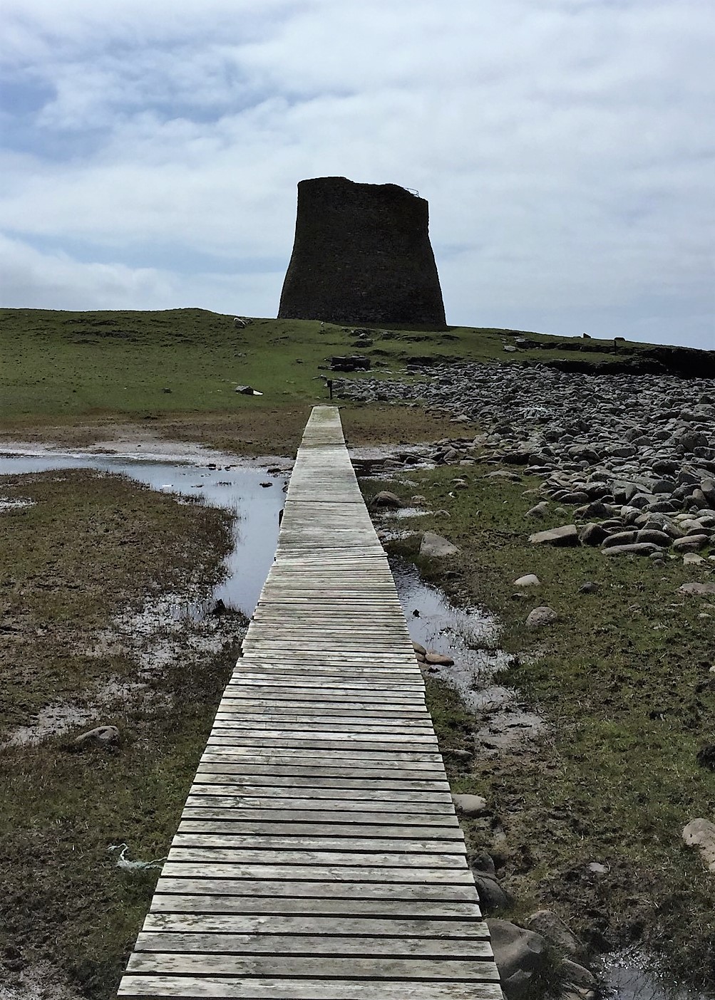 A walk amongst the stones: Broch of Mousa, Shetland - archaeology and ...