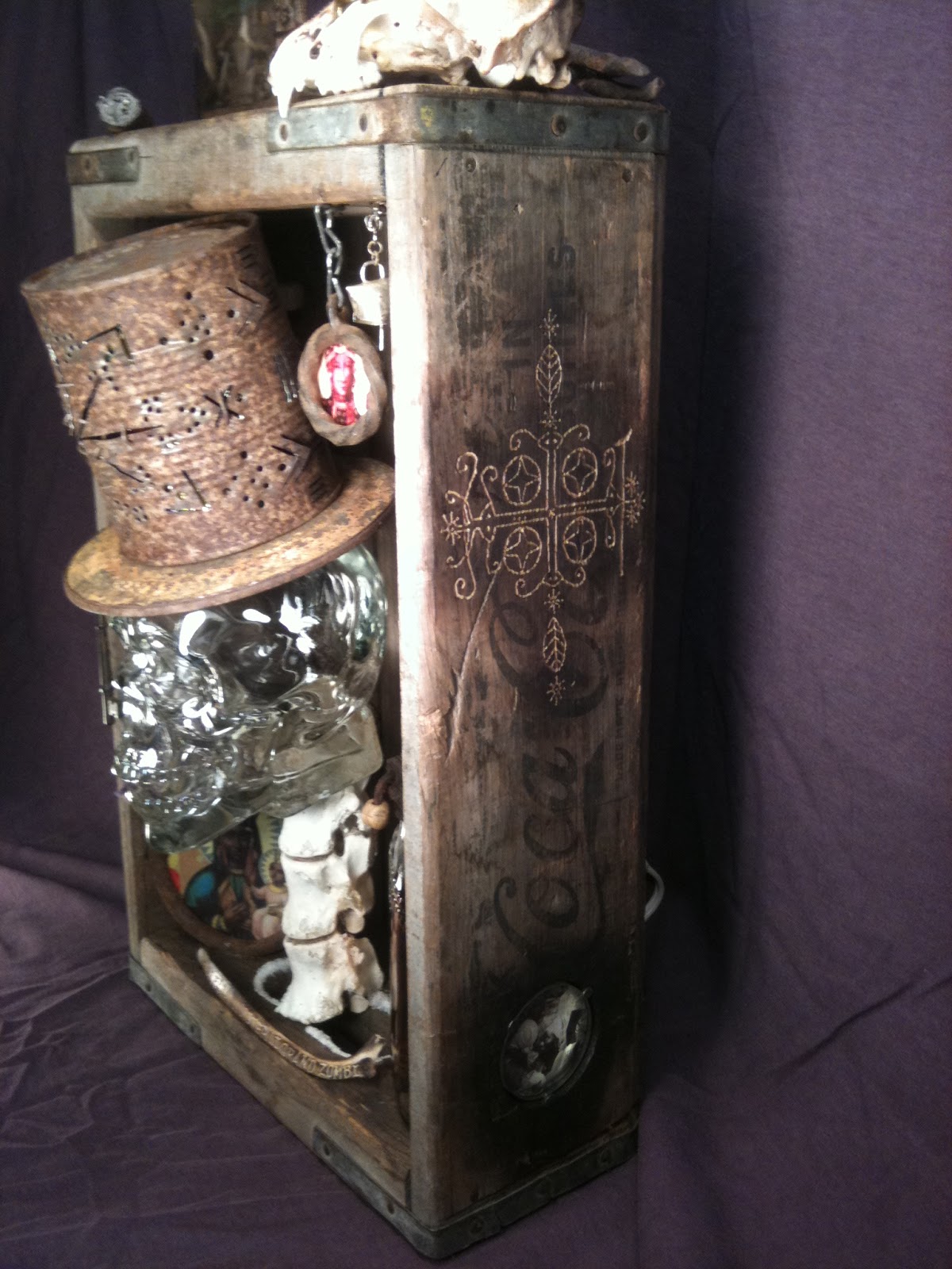 Rusty Eyeball Creations: Voodoo Alter Night Light