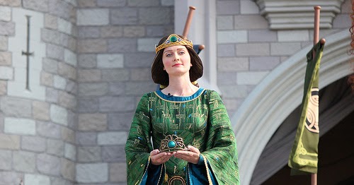 Disney Movie Princesses: Queen Elinor's First Appearance!