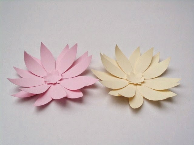 Handmade Paper-Heaven: Paper flowers - Flori mari din carton colorat