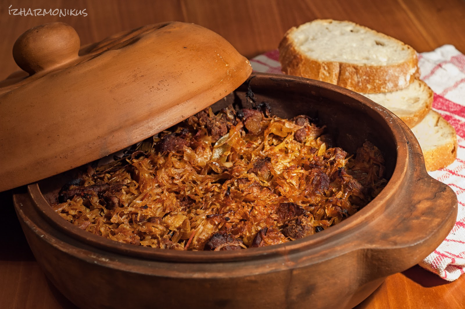 ízharmonikus: Toros káposzta római tálban