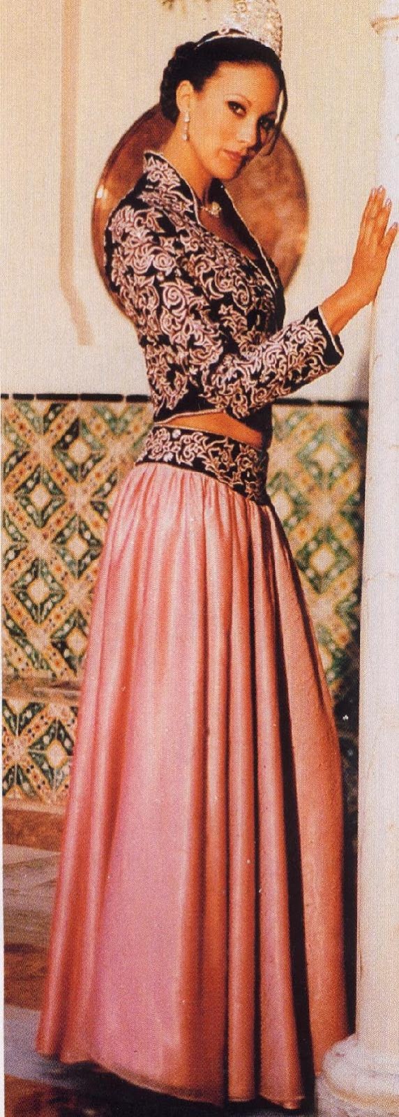 Karakou 2013 : Tenues Tradionnelle Algérienne - Caftan Marocain ...