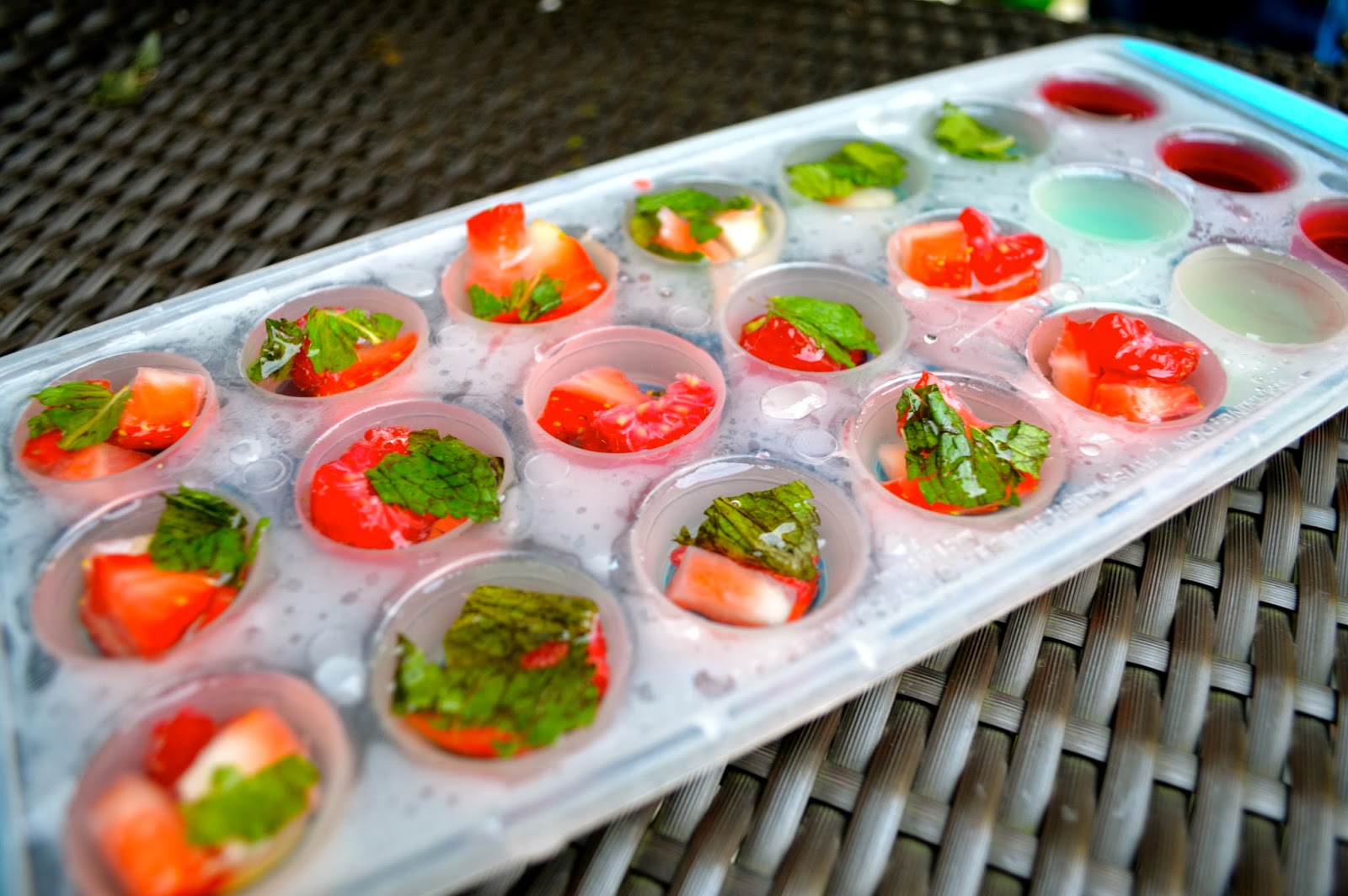 PARTY ICE CUBES