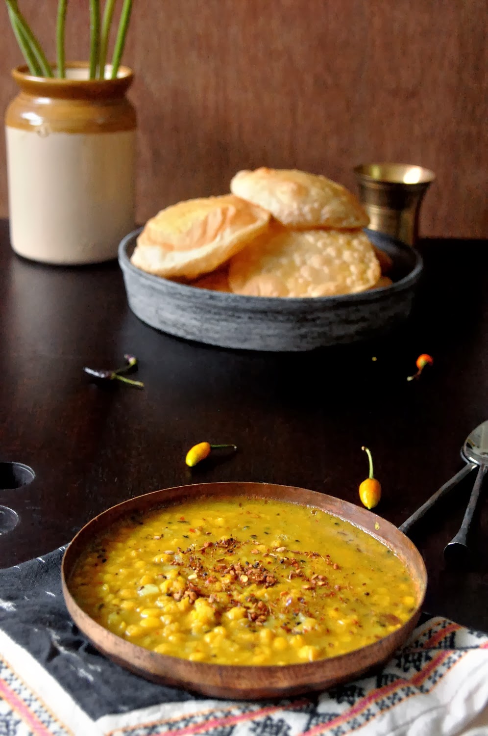 Hing er Kochuri ar Dokaner Chola’r Daal (Asafoeida flavoured stuffed ...