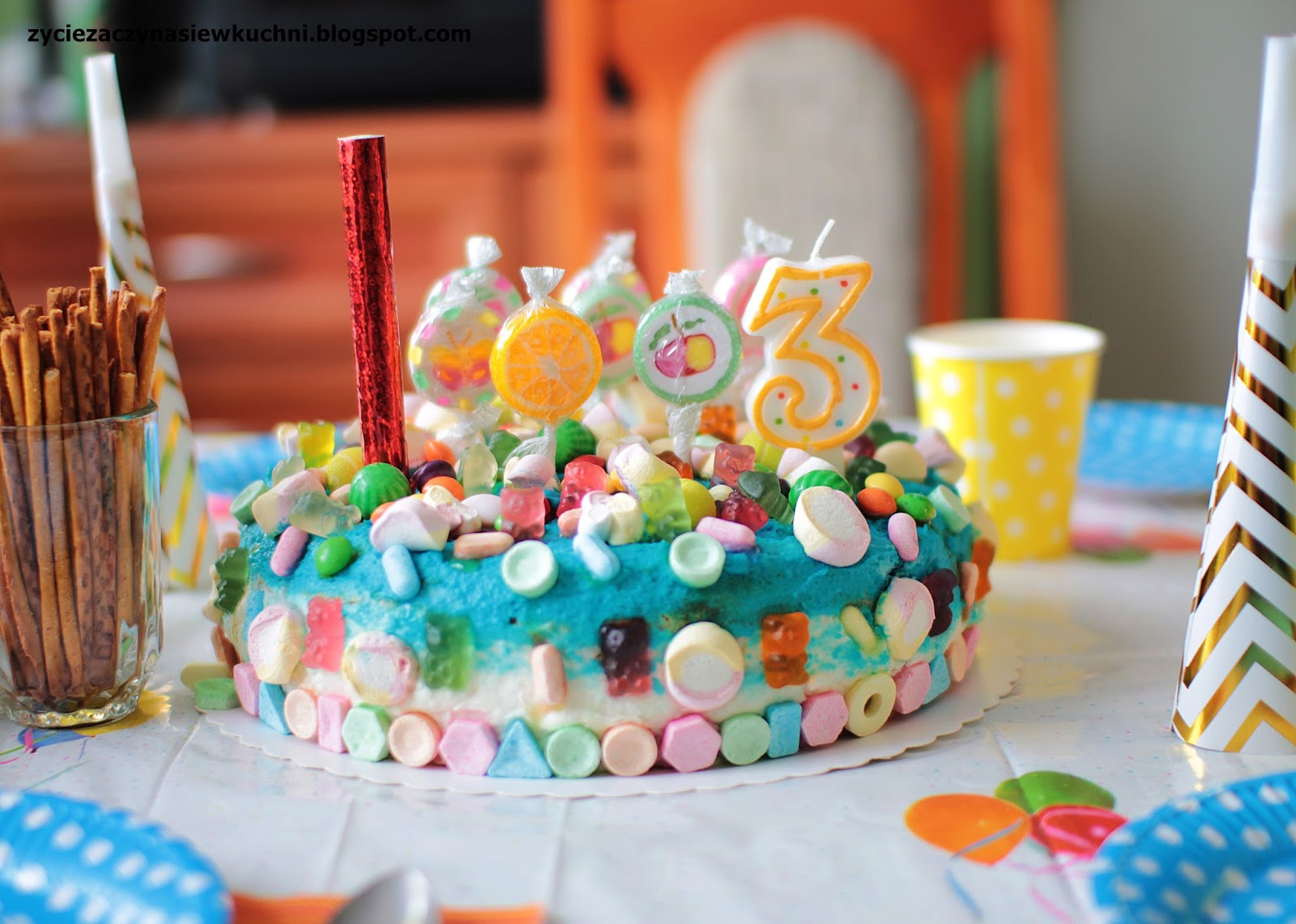 Cukierkowy tort - 3 urodziny Jasia | Życie zaczyna się w kuchni