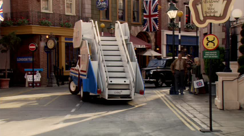 ARRESTED DEVELOPMENT: SEASON 3, EPISODE 2, "FOR BRITISH EYES ONLY ...