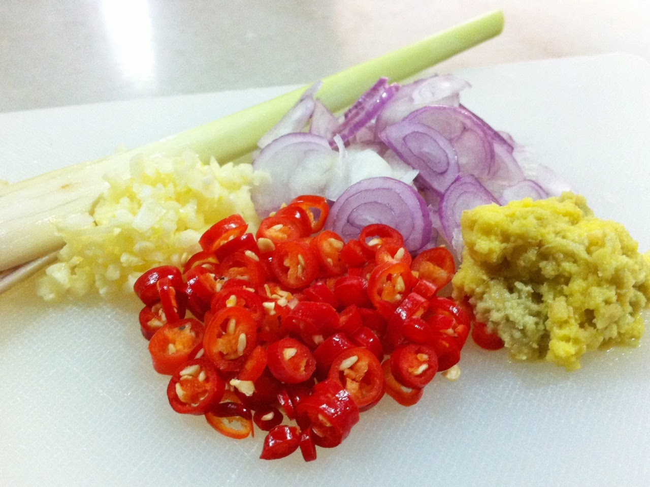 Me, My Food and I: Ayam Paniki - Sulawesi Style Spicy Coconut Chicken