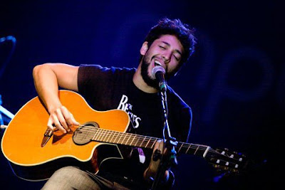 ACONTECE: Leandro Léo apresenta turnê “Parto: voz e violão” em João Pessoa