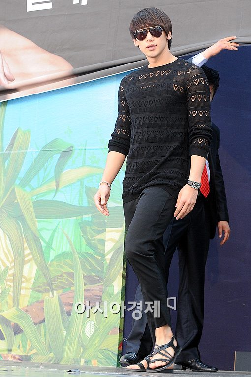 Oddness/Weirdness: Idol Style: Rain