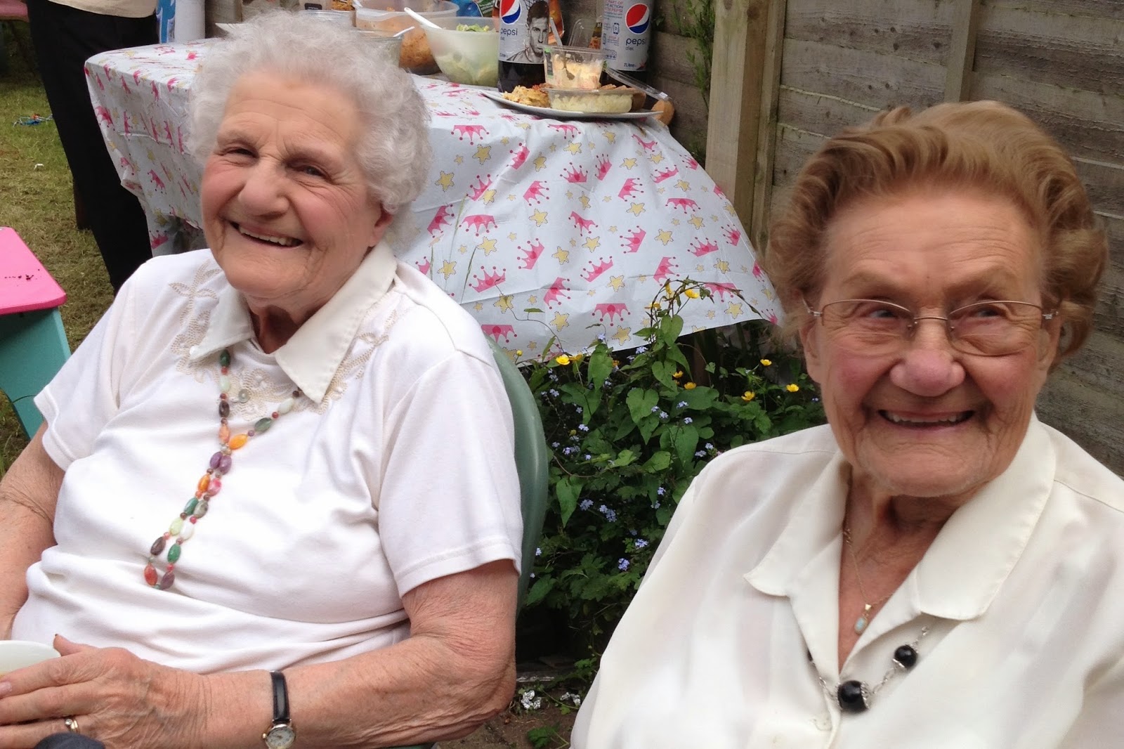 Olney Family Archives: Doris Moss and her extended family