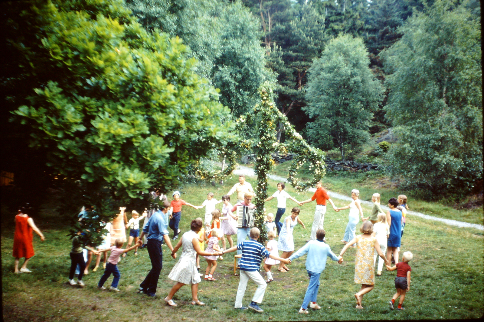 Tony's Musings: Midsummer Maypole in Jersey