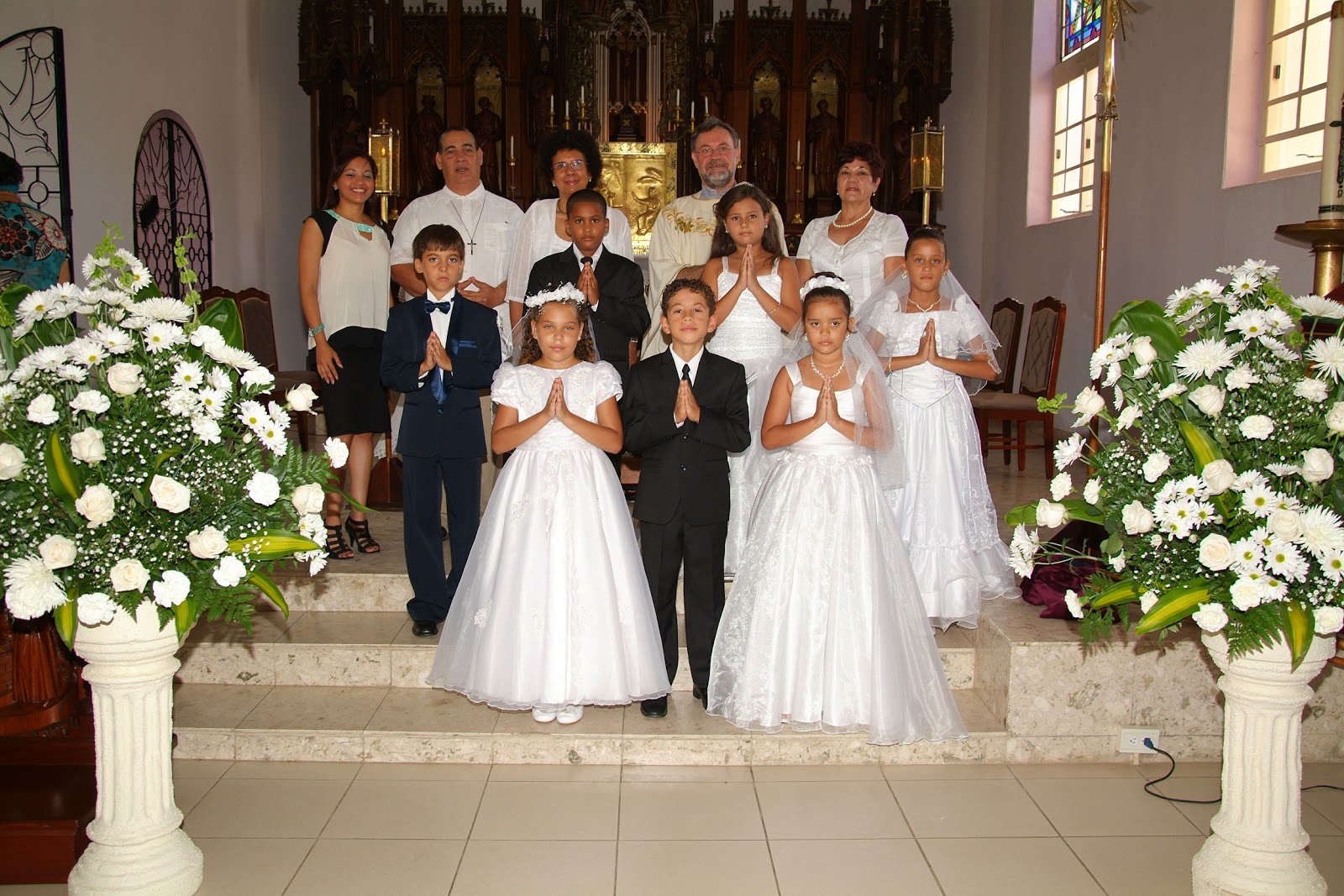 De belevenissen van de Familie Fingal op Aruba: Eerste Heilige Communie ...