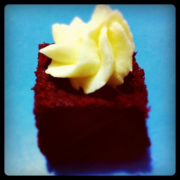 m♥mmil♥ve: Red Velvet Squares
