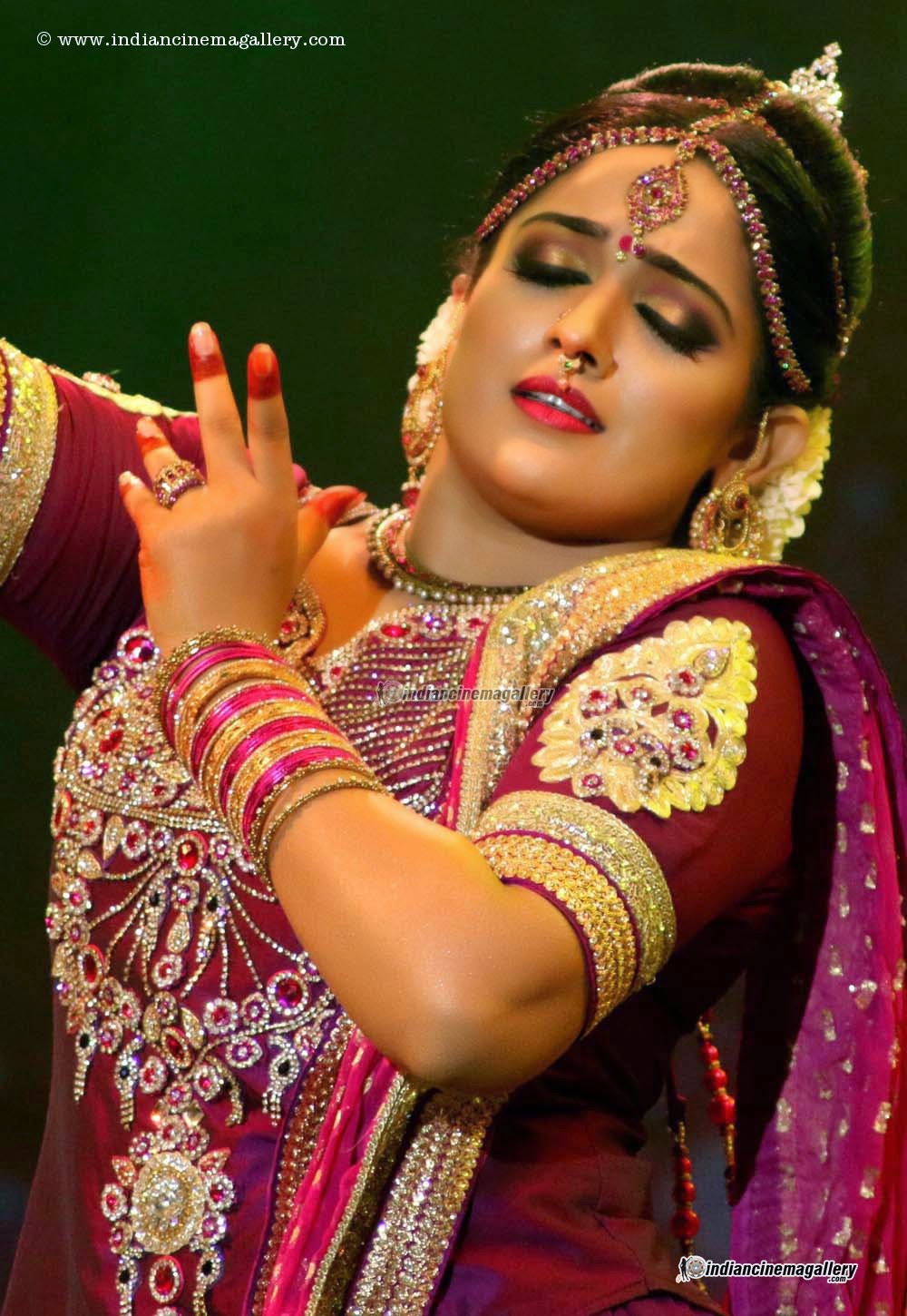 KAVYA MADHAVAN | MEDIAwar