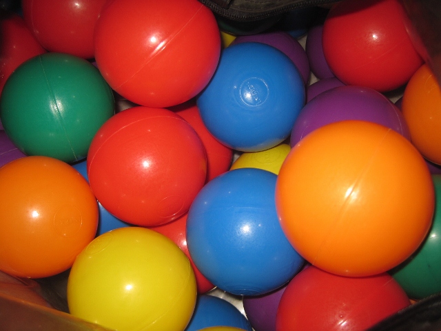 JuaiMurah: Intex Medium Balls In Bag - 50pcs