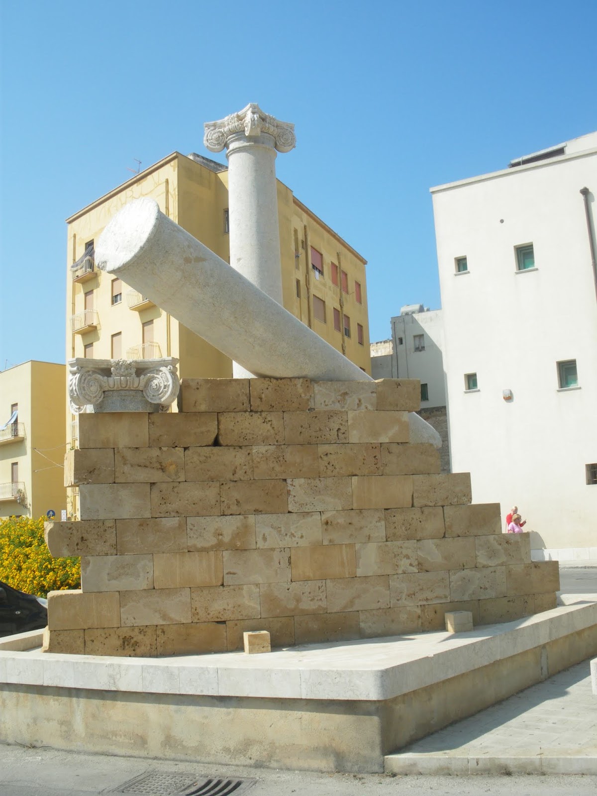 Trapani, una falce sul mare: Il teatro Garibaldi