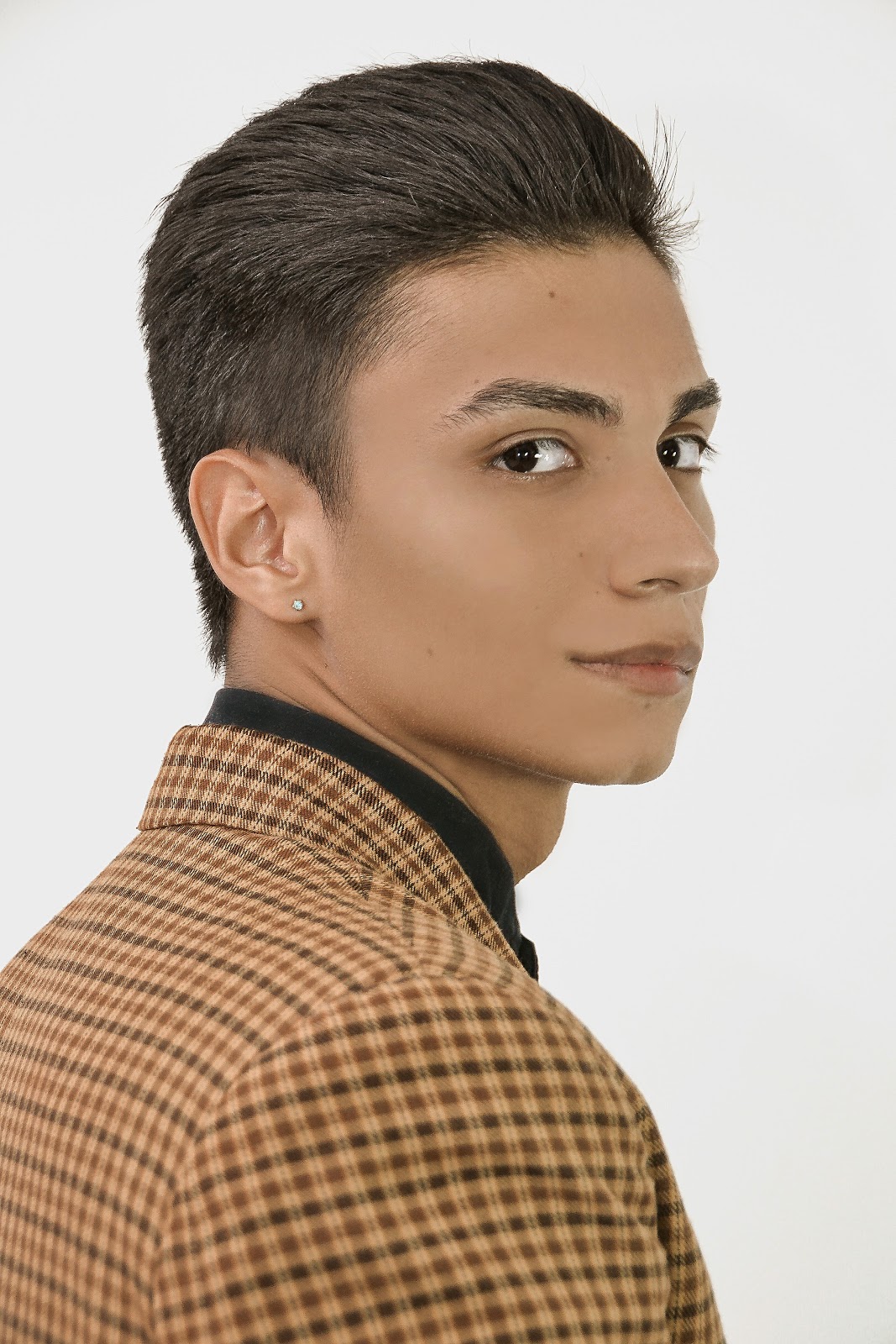 Lookbook Ángel Brito Por Akío Aslan | Akío Magazine | Celebrity ...