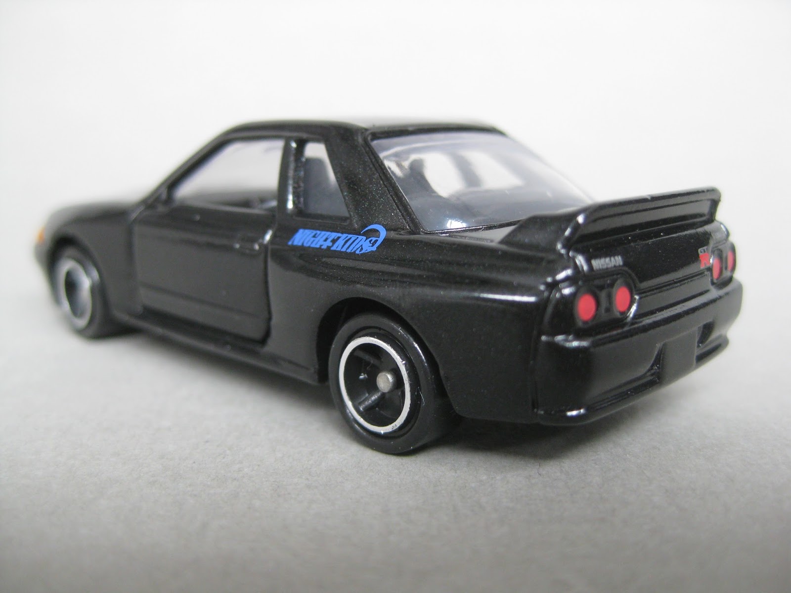 deSMOnd Collection: Tomica "Initial D" Skyline GT-R (R32)