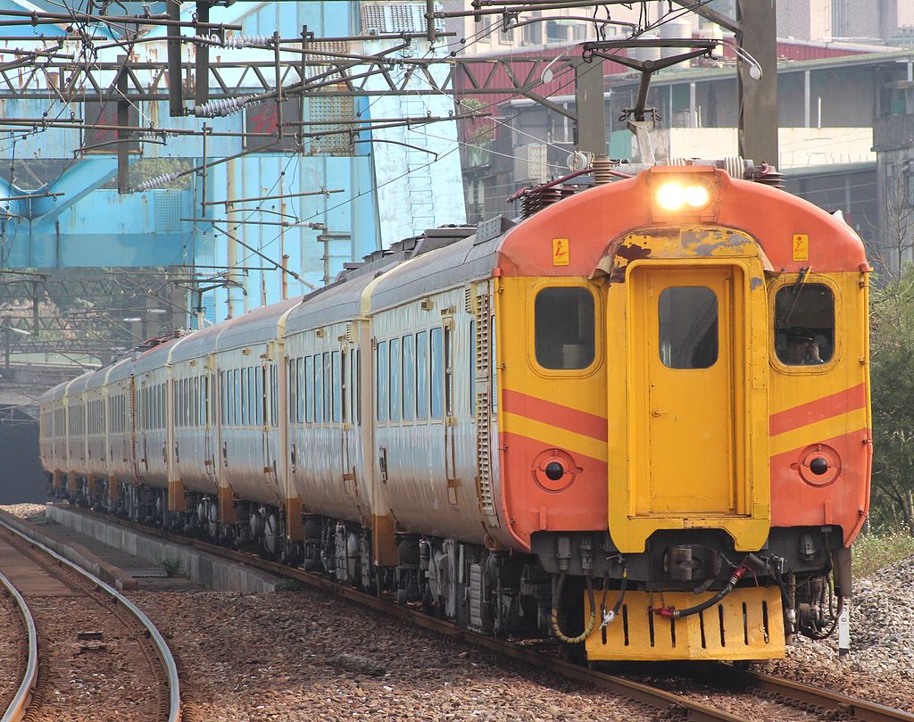 Beau的鐵道網站: 台鐵EMU100形自強號列車