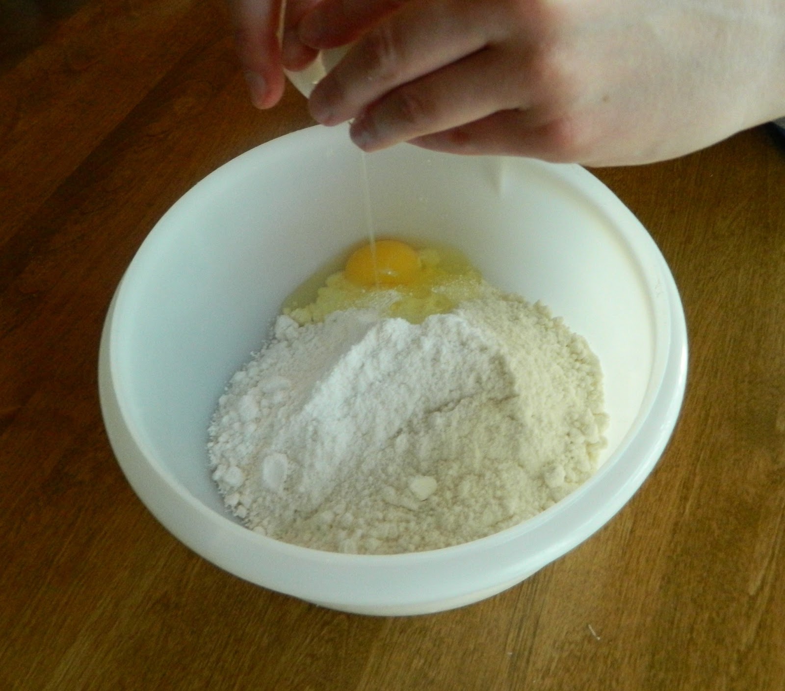 The Itsy Bitsy Baker: Cake Batter Blondies