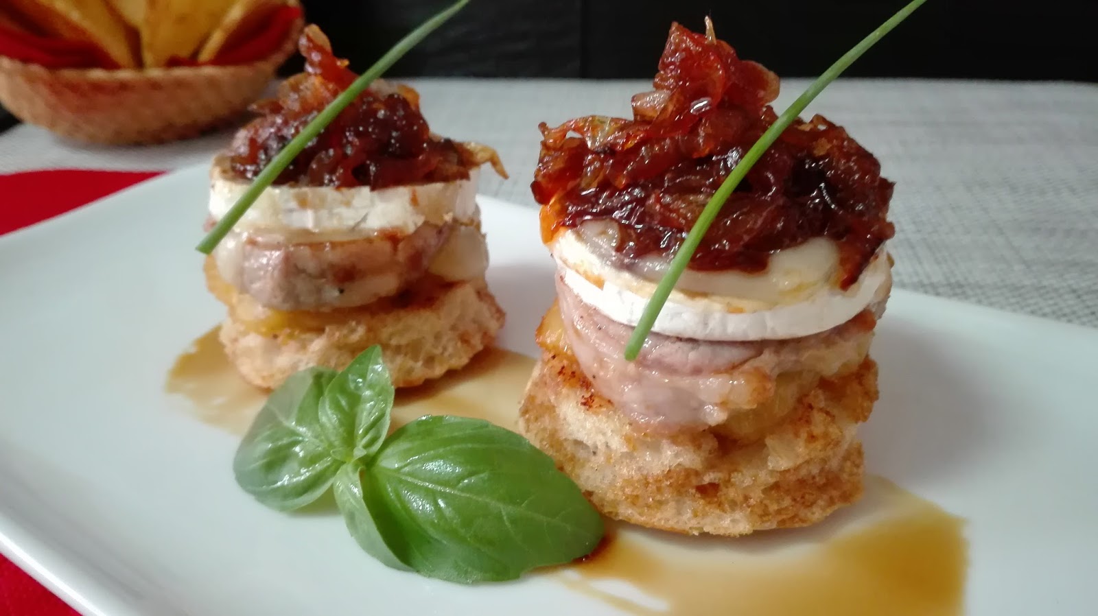 CANAPÉ DE SALMÓN Y AGUACATE RECETA PINCHA AQUÍ