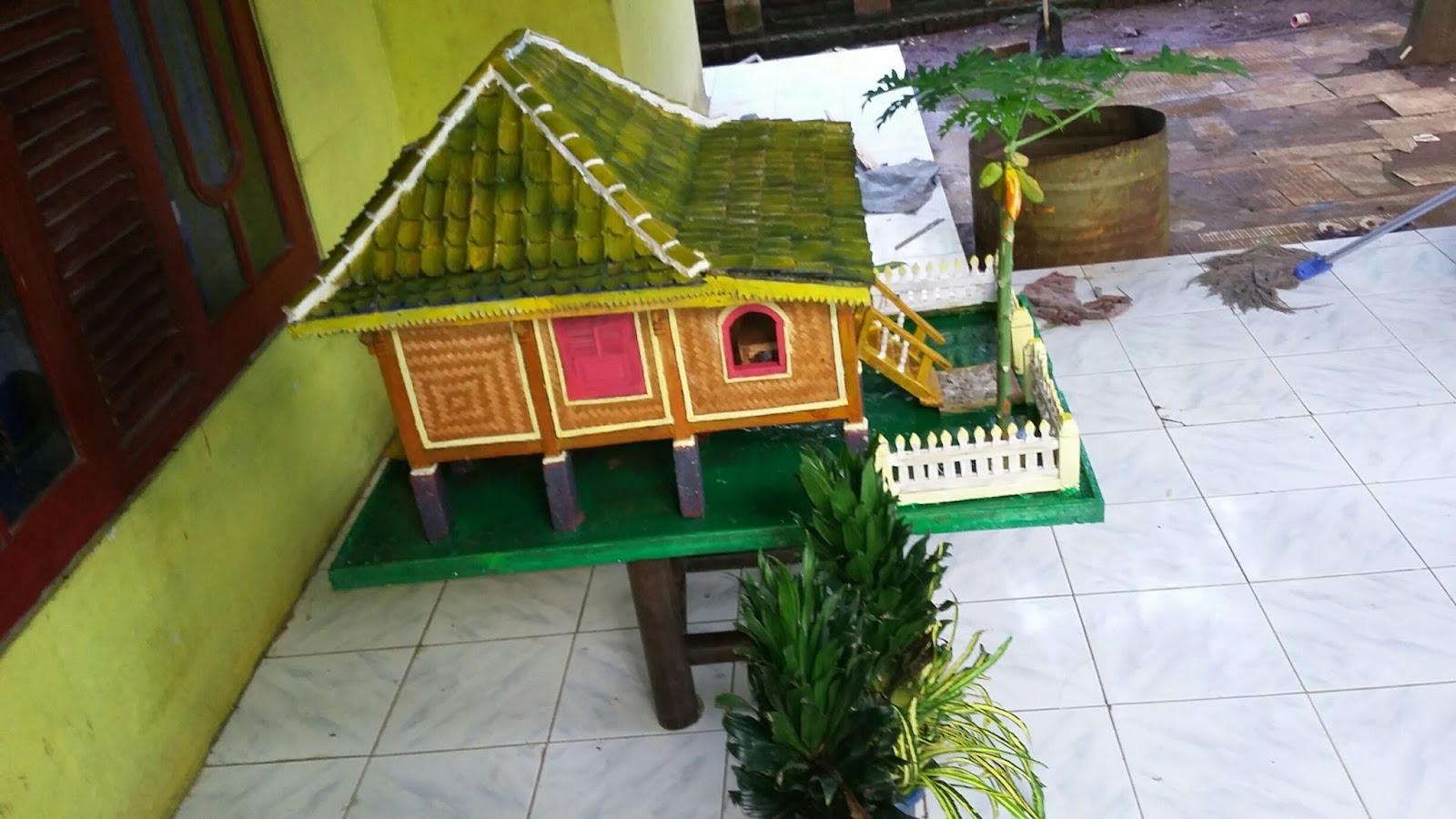 Seni Khas Indonesia: Replika Rumah Adat Bekasi