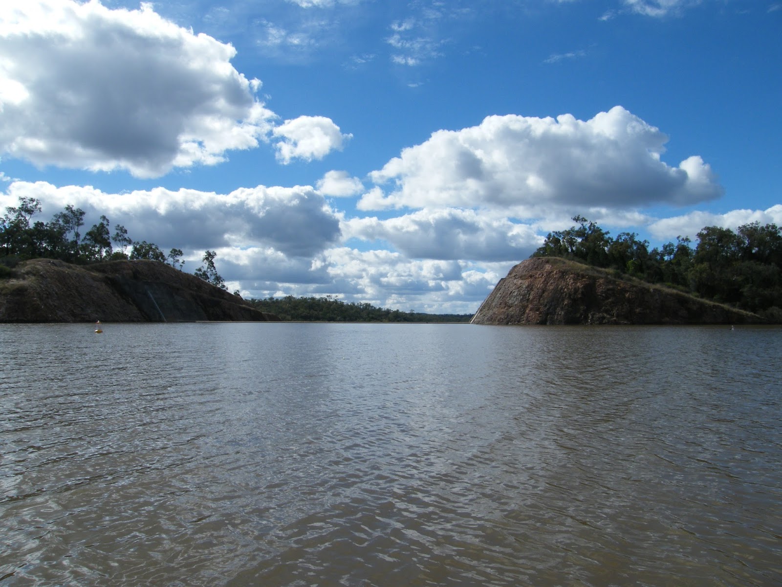 BJ and Noelle Travel Oz : Inskip Point - Boondooma Dam, Queensland