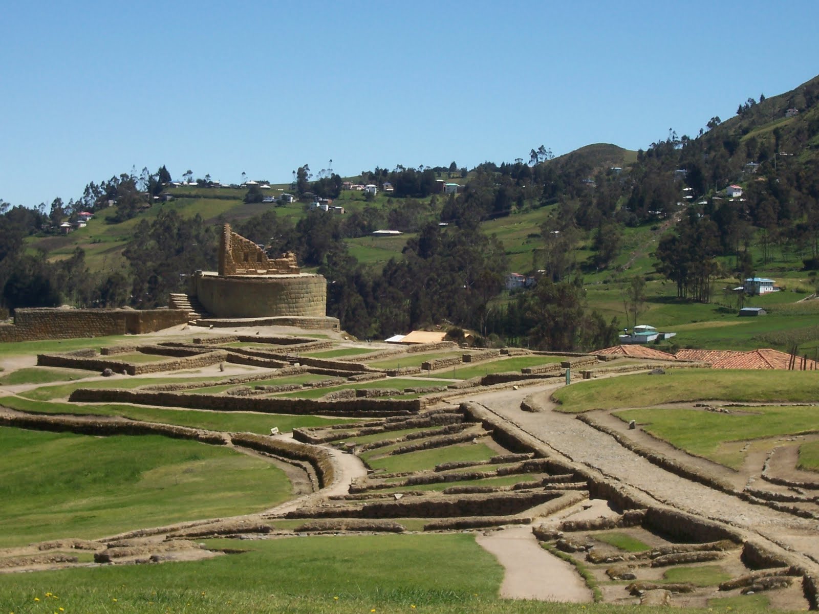 Pat and Sue - Exodus and Ecuador: Ingapirca - Inca Ruins