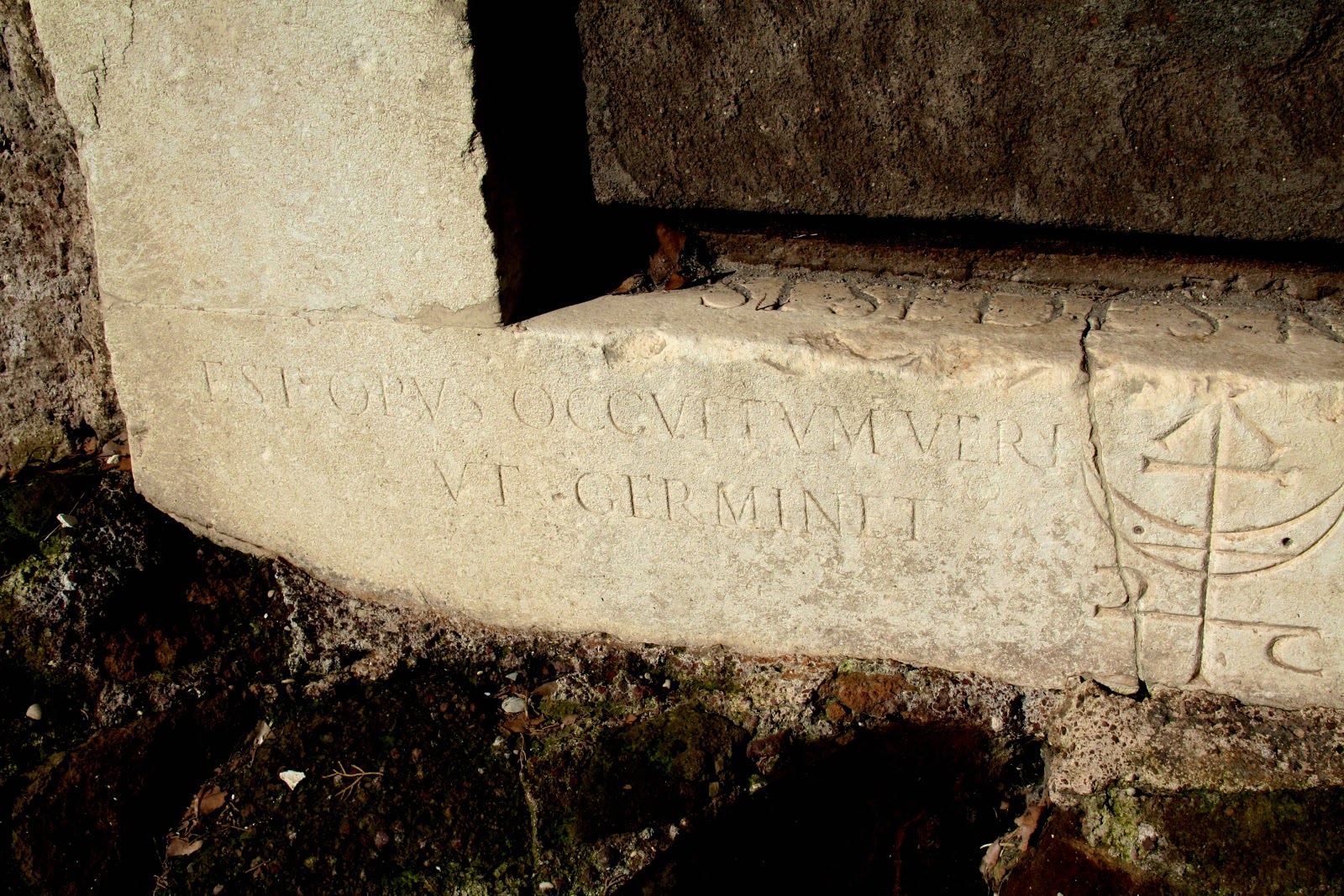 Roma: Porta Alchemica, The Magic Door