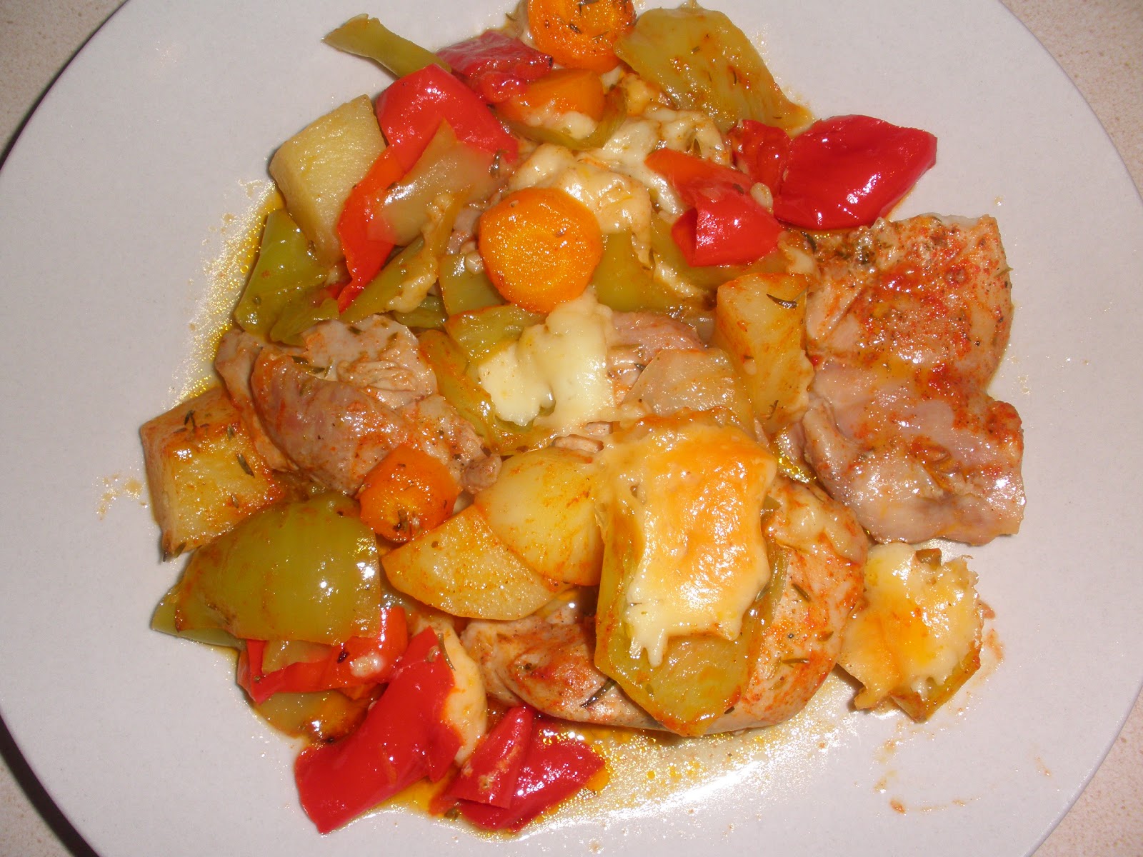 Come to cook: Κοτοπουλο στη γαστρα με πιπεριες και κεφαλοτυρι