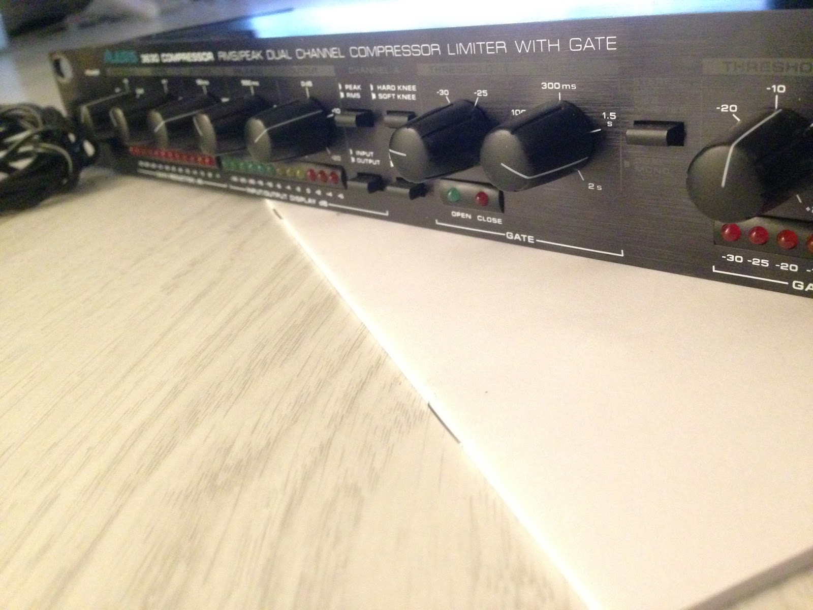 Infrequent Sound [sex.tex] technology: Alesis 3630 Compressor RMS/Peak ...