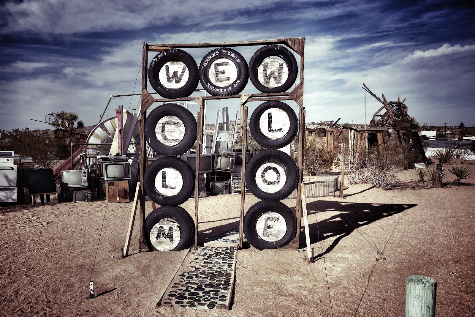 Peter's Photo Expeditions: Noah Purifoy's Outdoor Museum