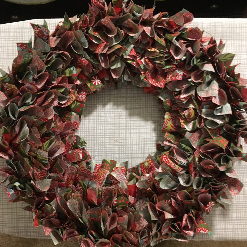 Happy Quilting: Scrappy Fabric Wreaths - 3 Finishes and a Tutorial
