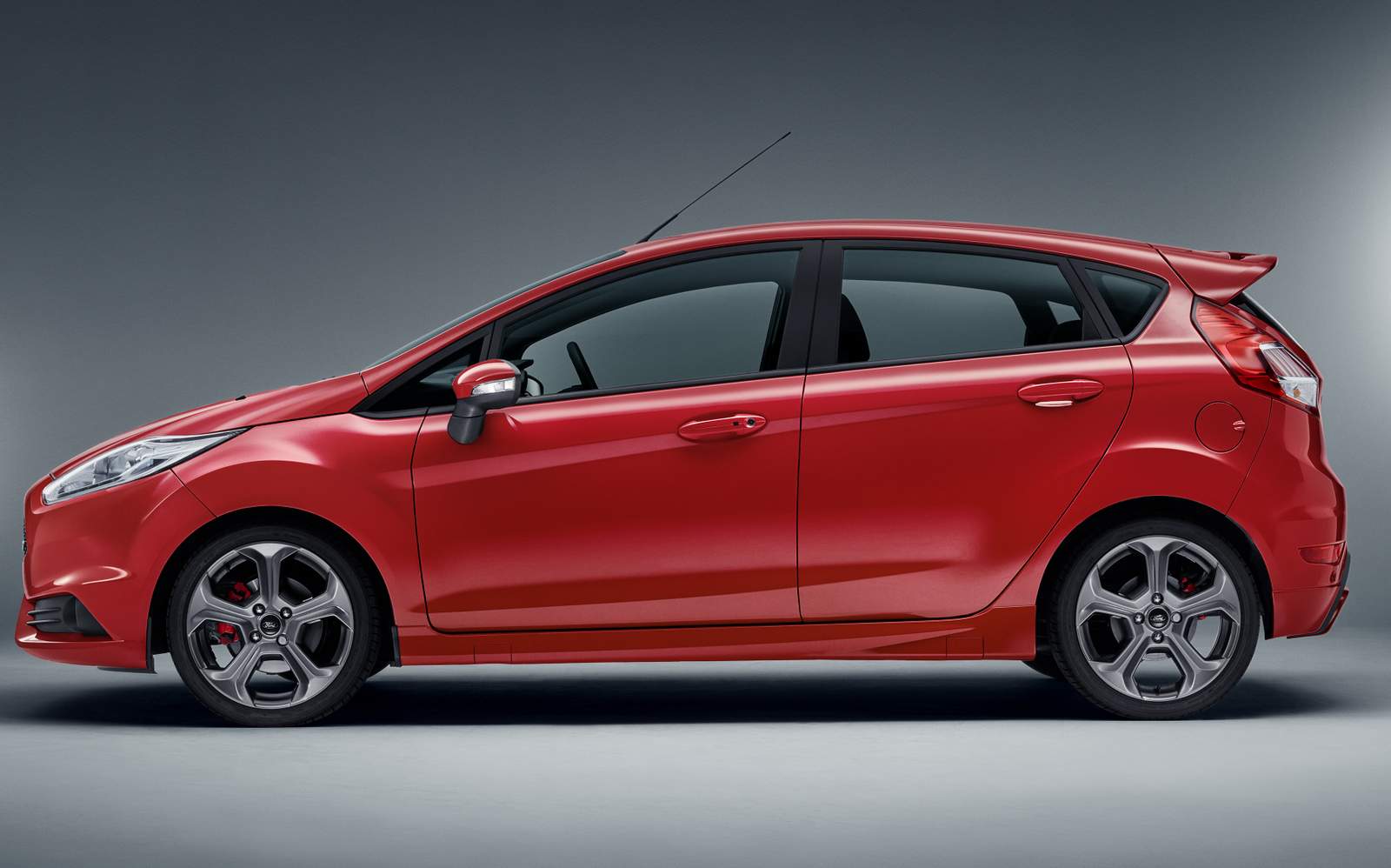 Ford Fiesta ST 2017 ganha opção de 5 portas na Europa