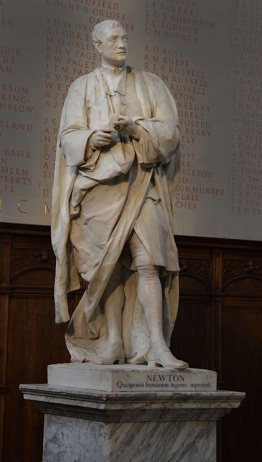 English 18th Century Portrait Sculpture: Statue of Newton by Roubiliac ...