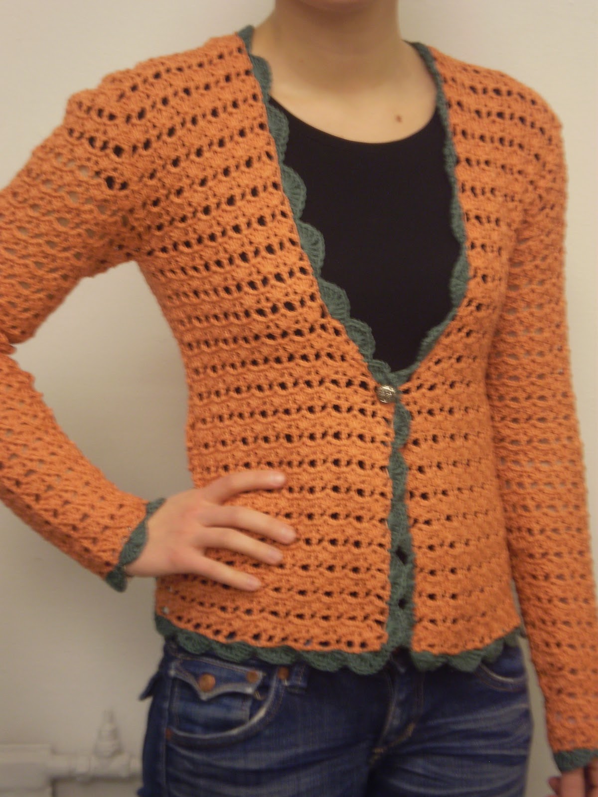 GARNSTUGAN - LANKATUPA: Virkad kofta i Essentials cotton