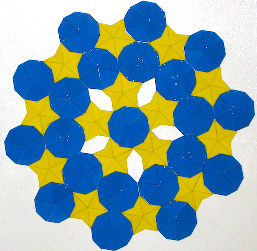 lehigh: Penrose patterns #12a and #12b : Fifteen stars in yellow and blue