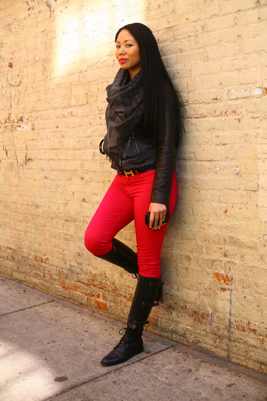 Street Gazing: Street Gazing... She rocking labels.