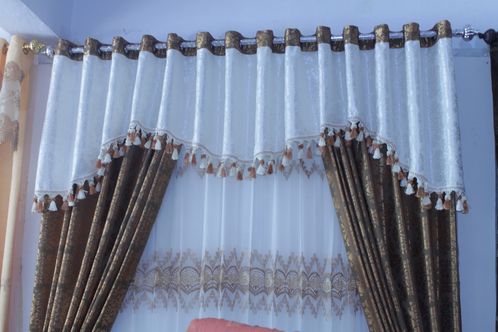 ADEL GORDEN: ANEKA GORDEN