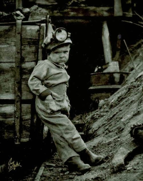 This is a seven-year-old boy in a Welsh Coal mine. | History, Photo ...