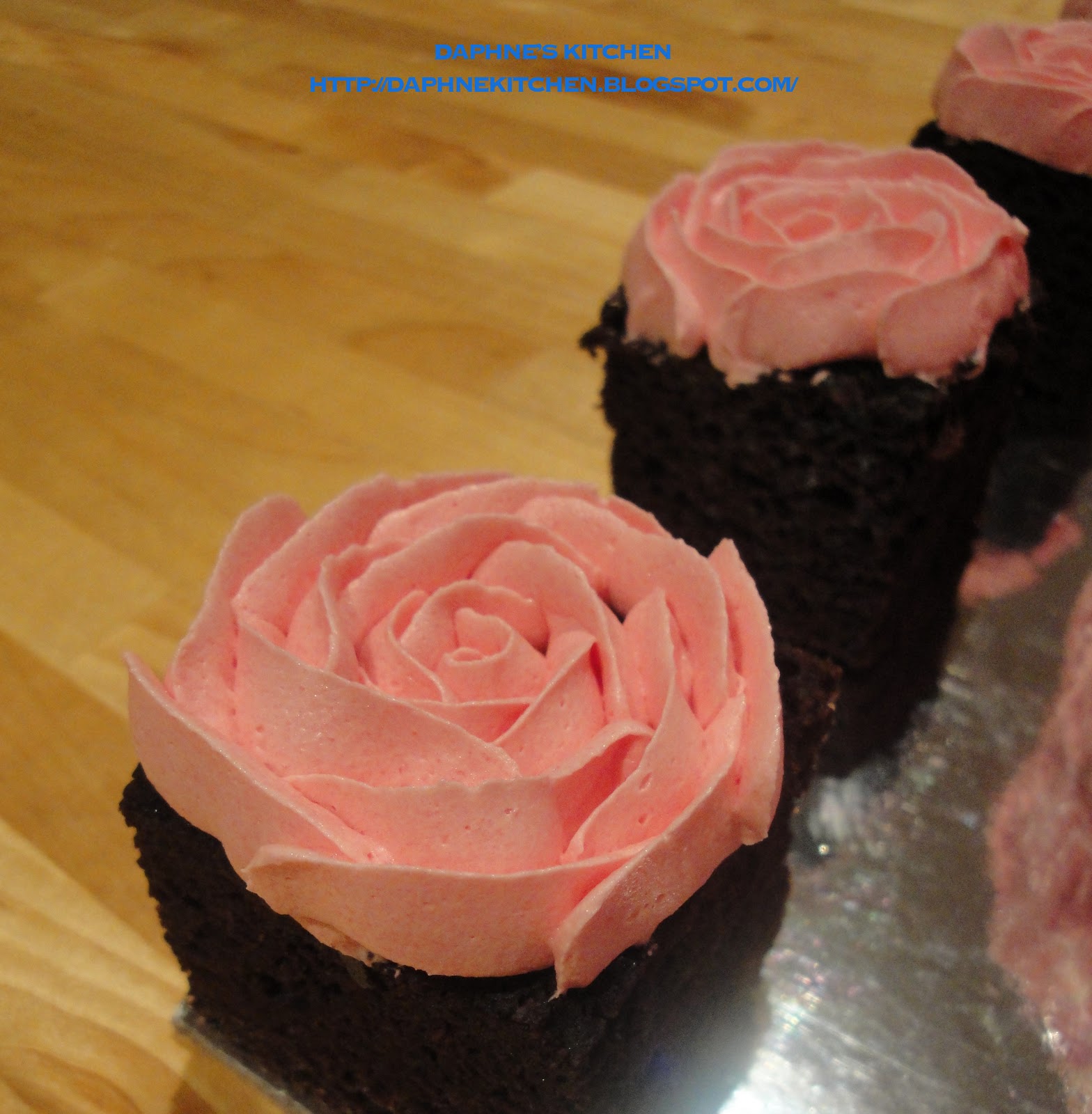 Daphne's Kitchen: Pink Roses Theme Birthday Cake for HIM